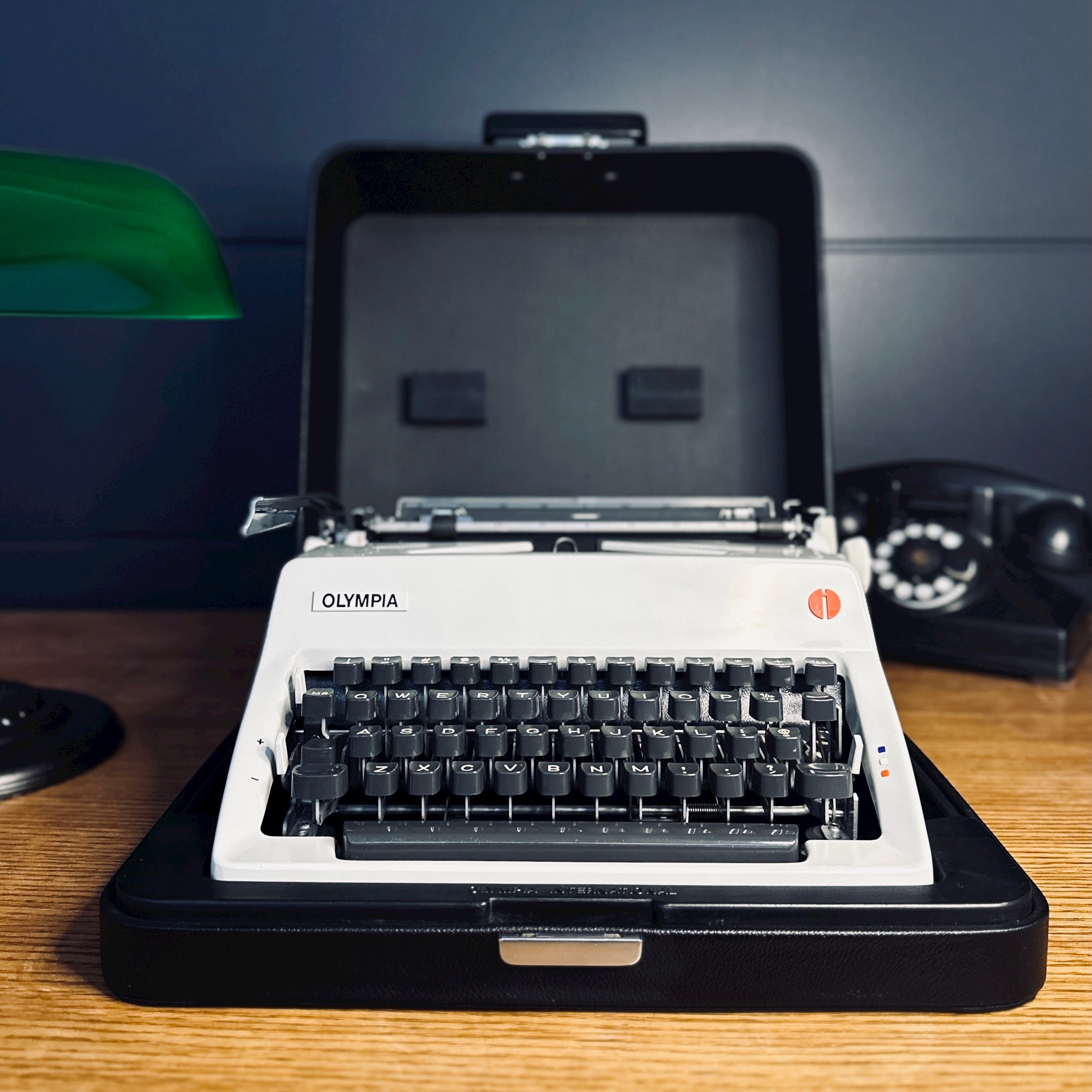 Vintage 1970 Olympia SM9 De Luxe Portable Manual Typewriter in Olympic ...